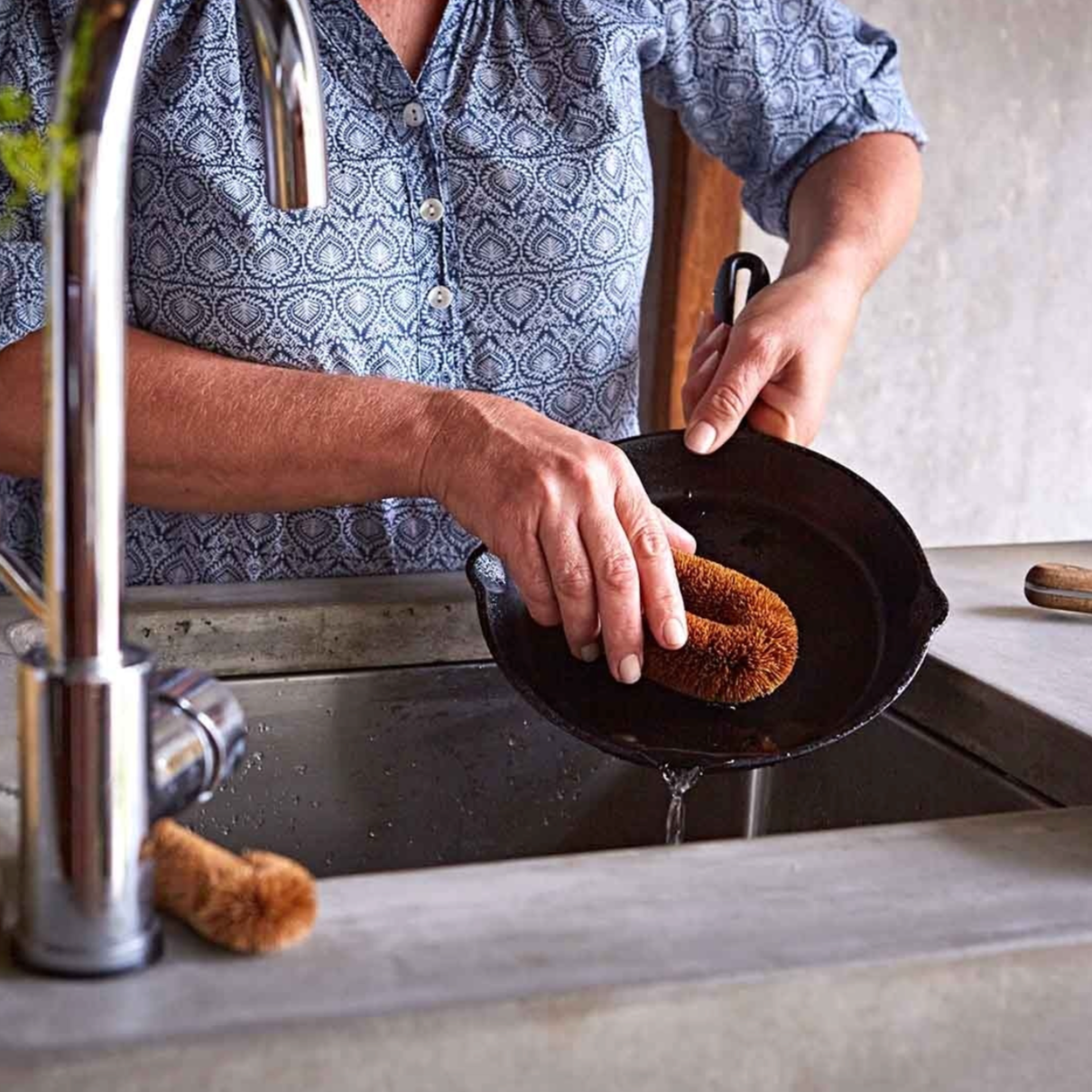 Fair Trade & Eco Cleaning Brushes - EcoMax Pot Scourer | The Fair Trader